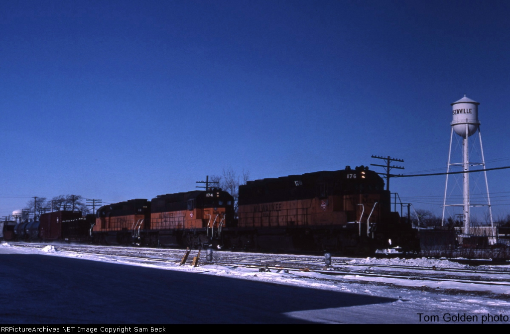 MILW 176, 174, and 18 Eastbound